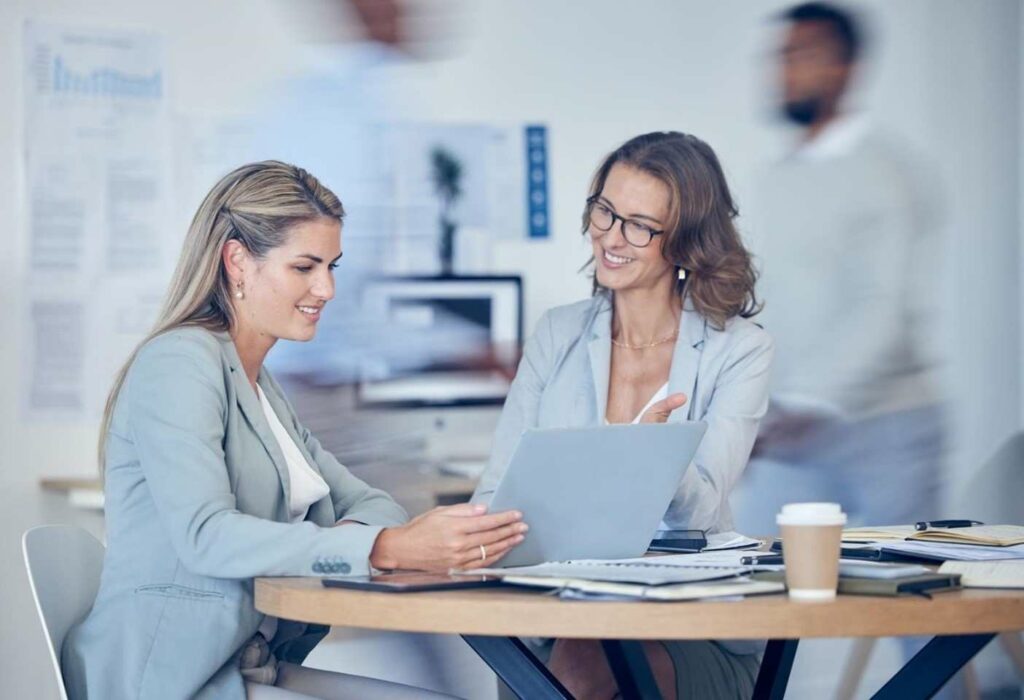 Coaching Employees To Improve Performance: Tips And Benefits
